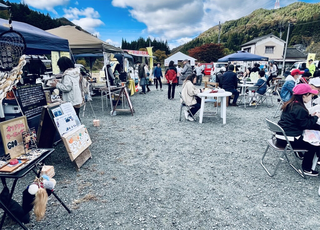 川前の賑わいづくりに「decoマルシェ」三瓶英子さん（いわき市川前町） – 特定非営利活動法人あぶくま地域づくり推進機構